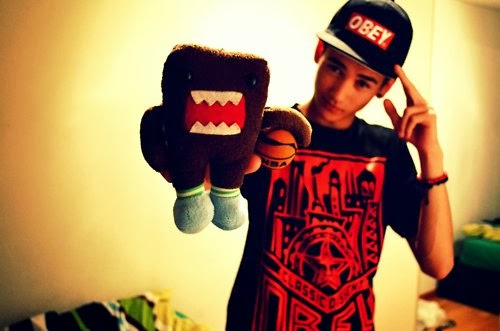 Carlos Pinheiro: SWAG E OBEY