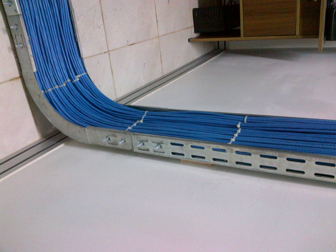 TERIMA JASA INSTALASI KABEL DATA UTP / FIBER OPTIK & TERMINASI/SPLICING ...
