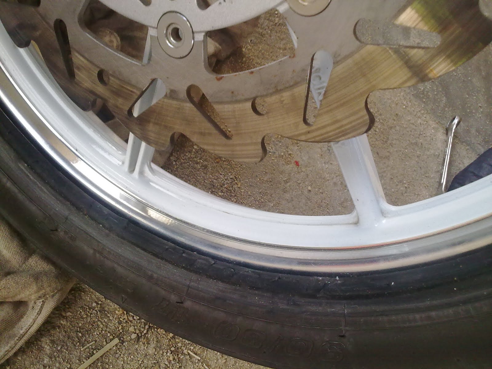 Alat Penukar Tayar Motorsikal Manual: Koleksi Gambar Kerosakan dan ...