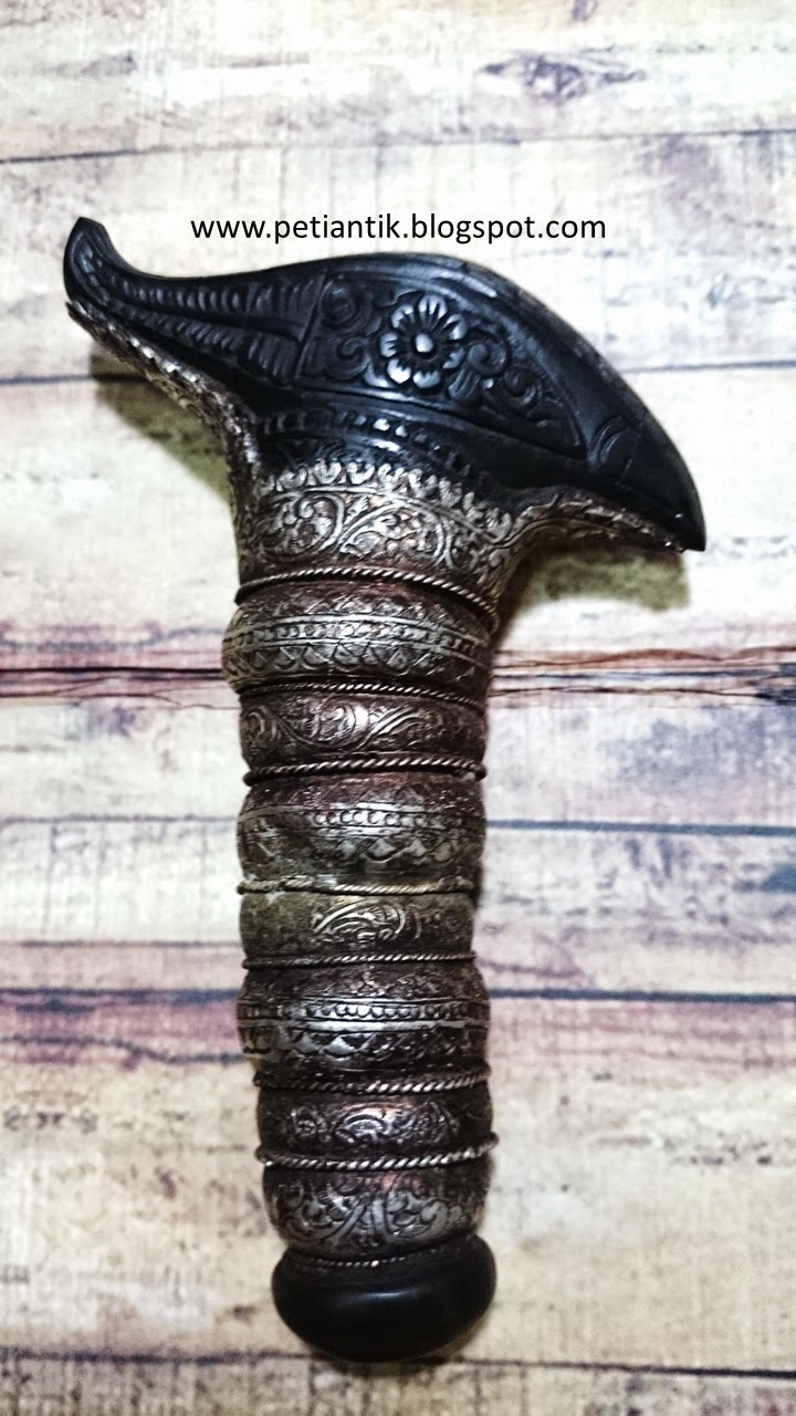 Petiantik: Hulu Keris Sundang