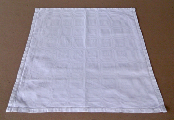 Textile Arts Now: Napkin Folding- Simple bread basket