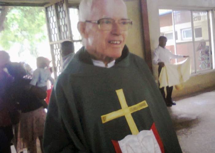 Nigeria’s Longest-Serving Teacher, Angus Fraser Dies at 87 - Brand Icon ...