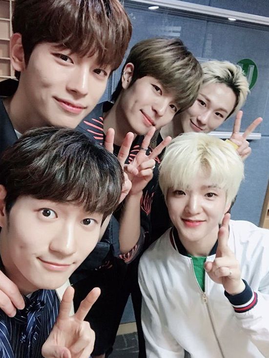 Interview with/avec W24