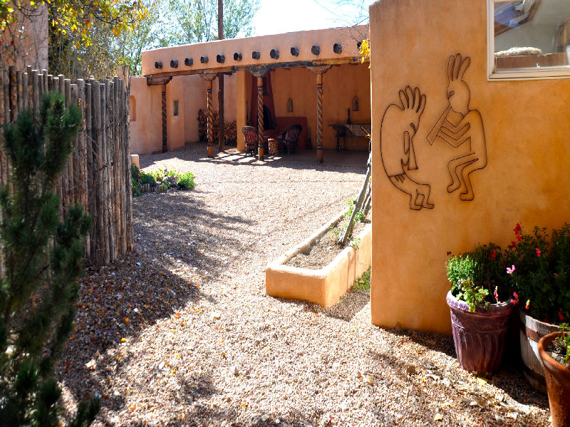 ESTILO RUSTICO: Patios Estilo Santa Fe