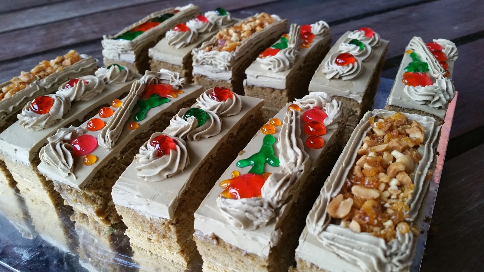 Jess-KITCHEN-Lab: Coffee Mocha Old School Sliced Cake