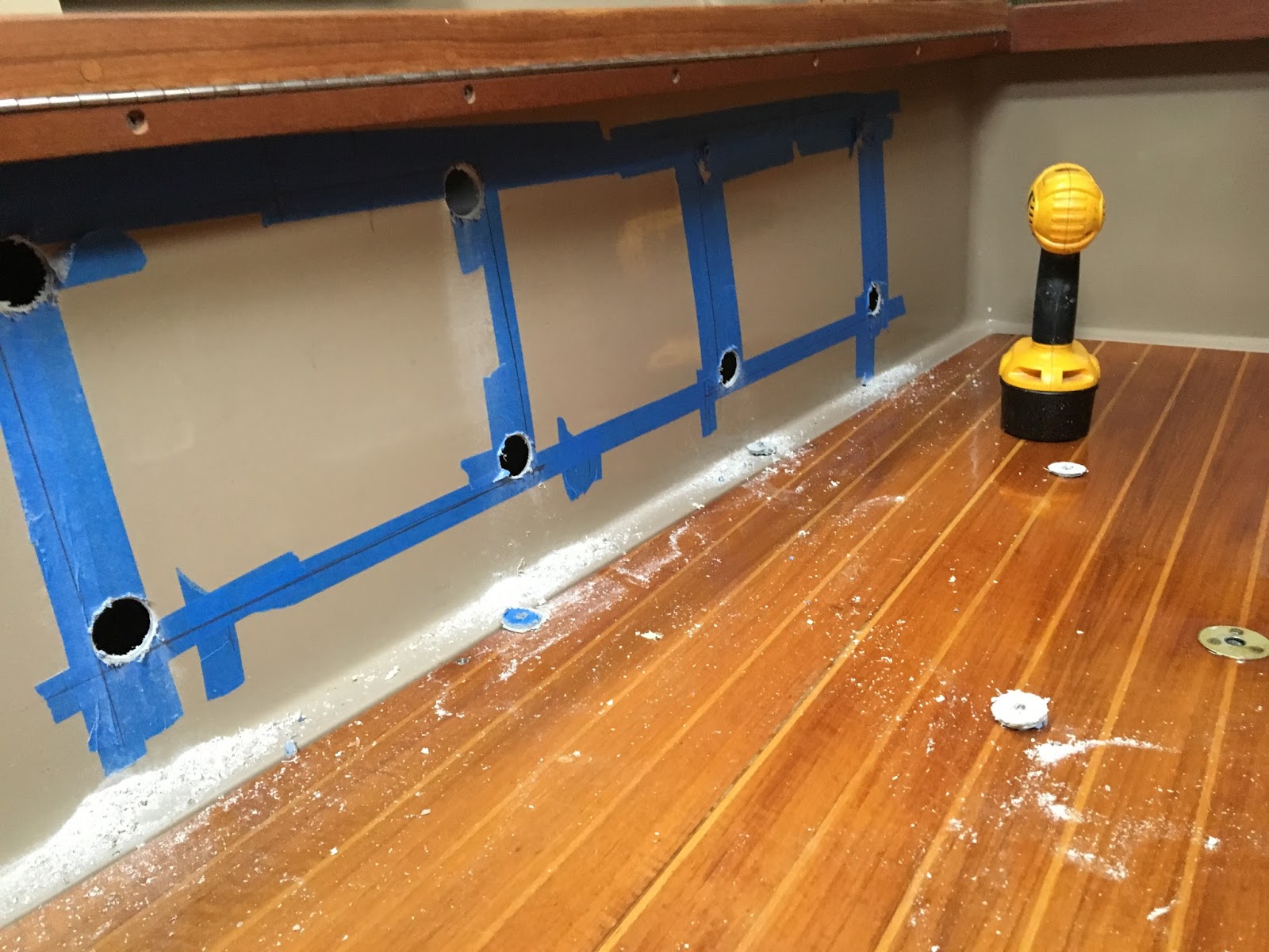 C&C 33 mark ii Windstar: Port side settee stowage access