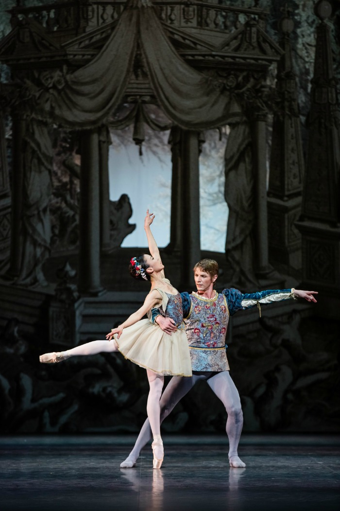 Christian Lacroix o como hacer brillar el ballet | Si Coppelia Vistiera ...