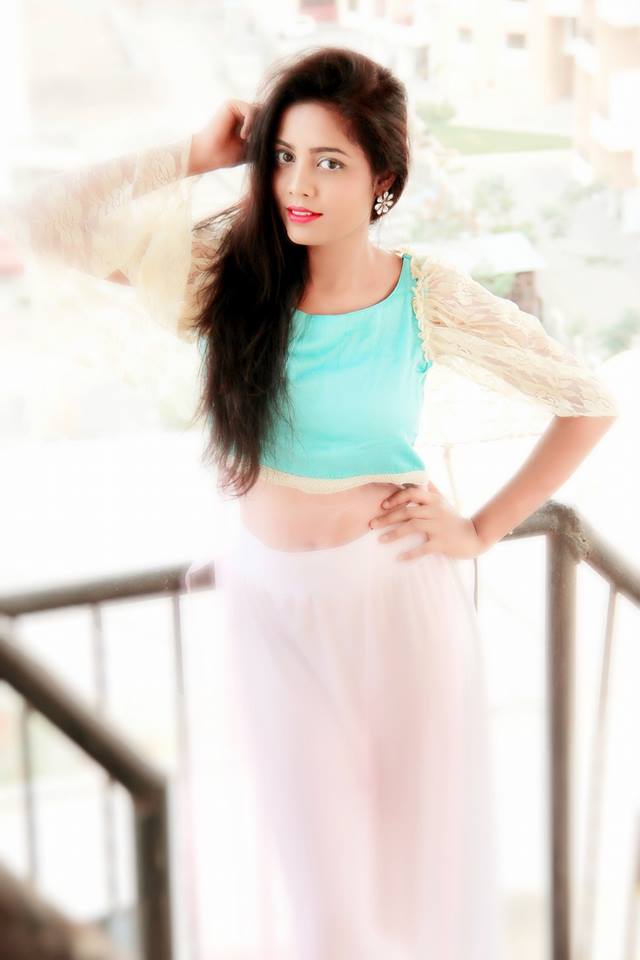 Bollywood Jalwa: Bollywood Hot & Sexy Actress Model Zainab Hashmi ...