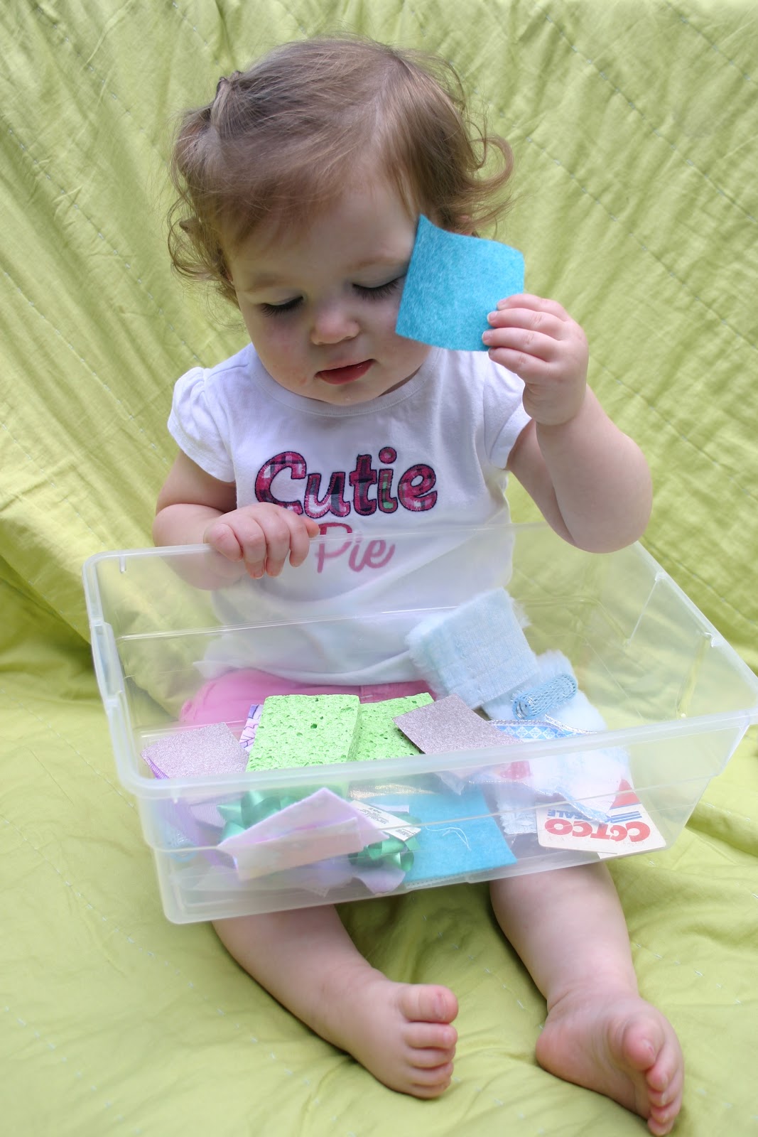 Puddle Wonderful Learning: Toddler Activities: Texture Box