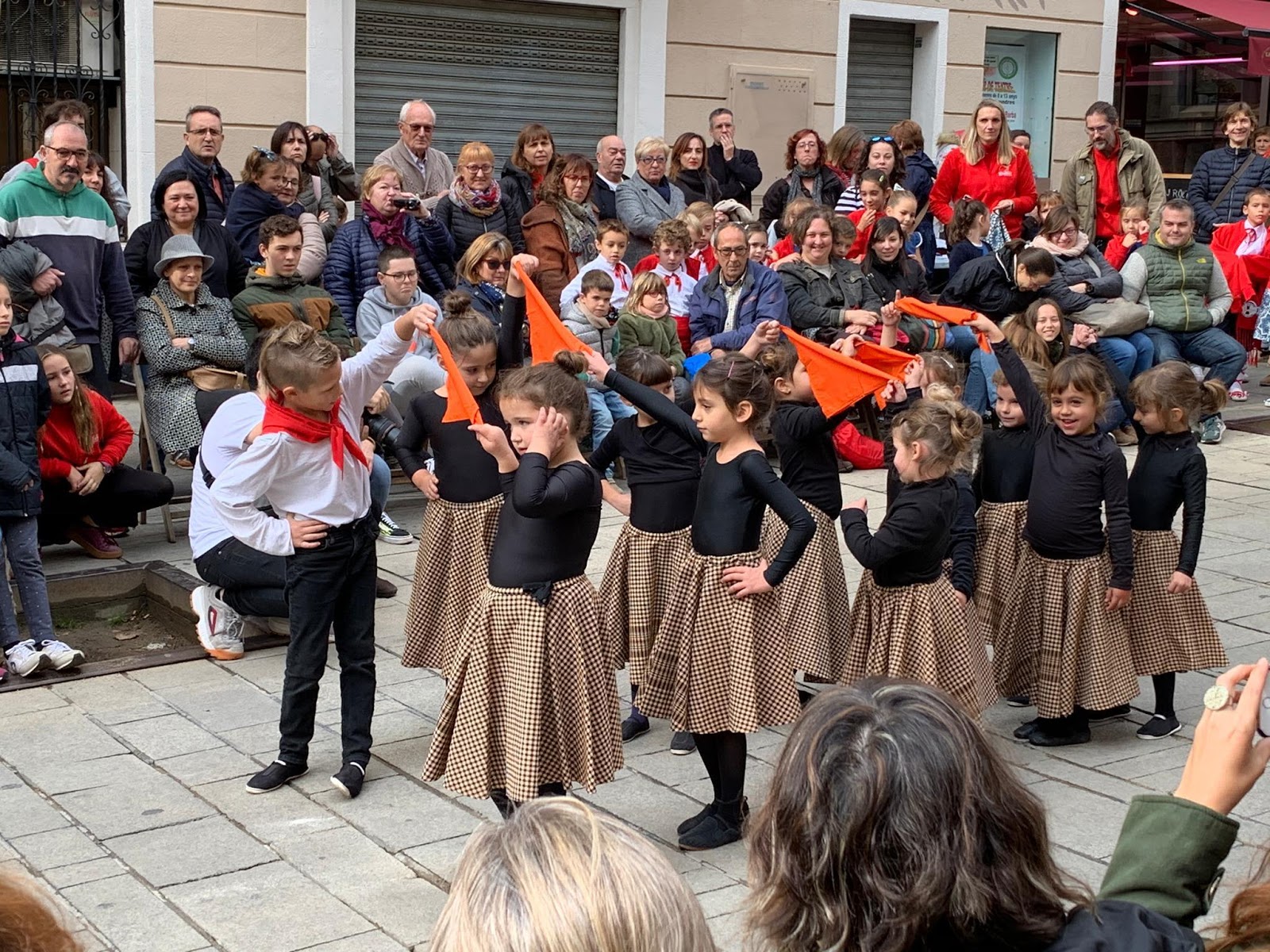 Esbart Dansaire de Vacarisses: Avui els grups de Picarols i Esclops ...