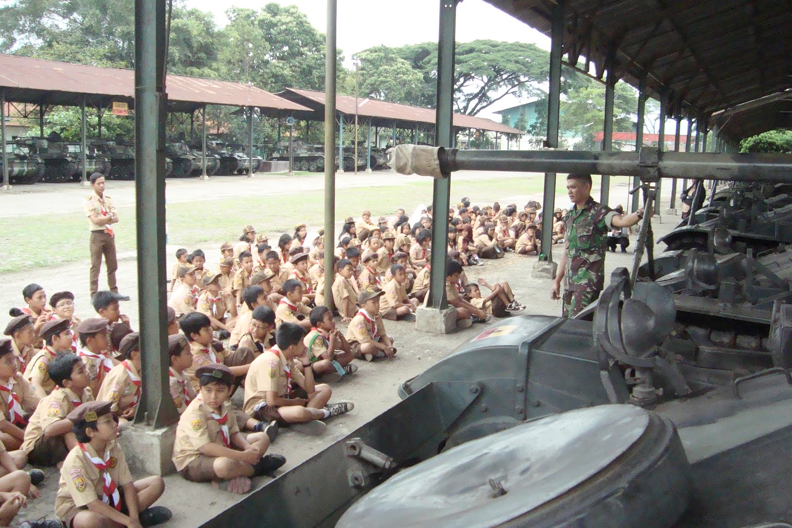 WISATA EDUKASI MENGENAL BATALYON KAVALERI TANK KOSTRAD