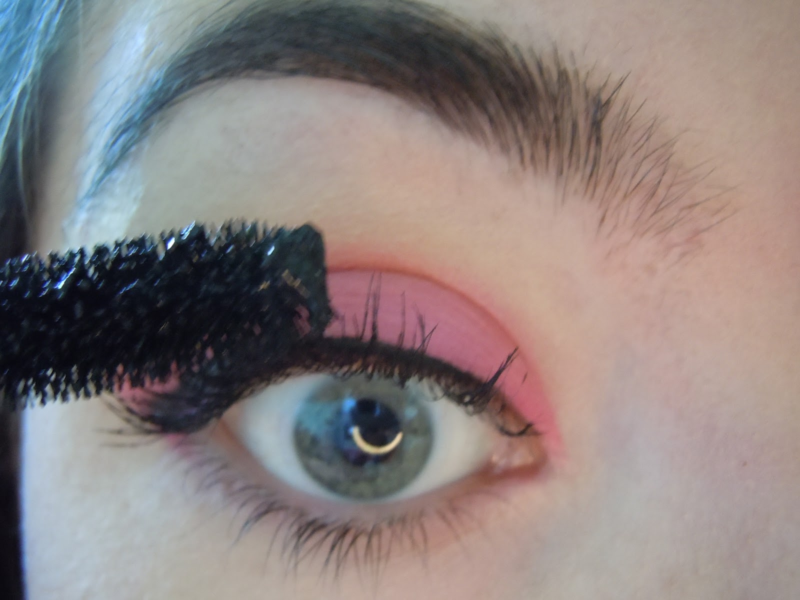 feather: Bright Pink Eyeshadow Look