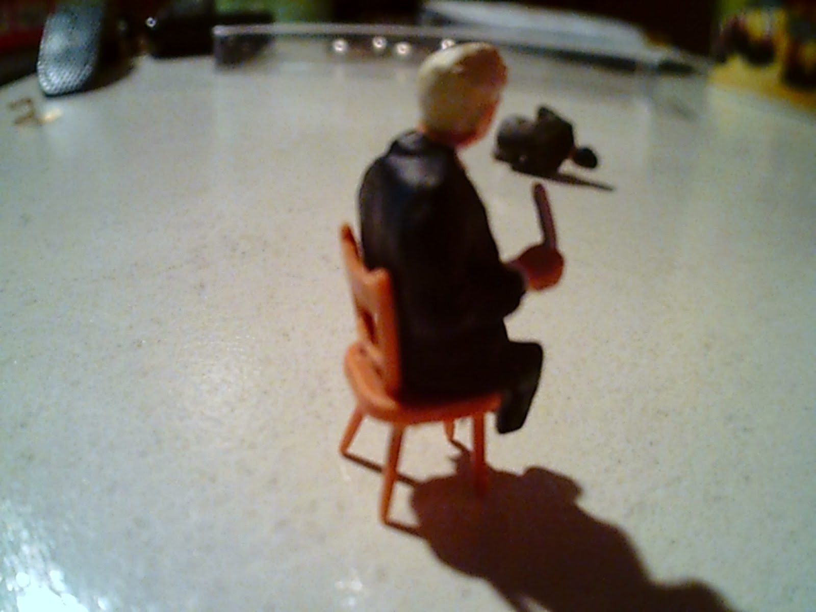 French Model Railway: Preiser HO scale figures and furniture