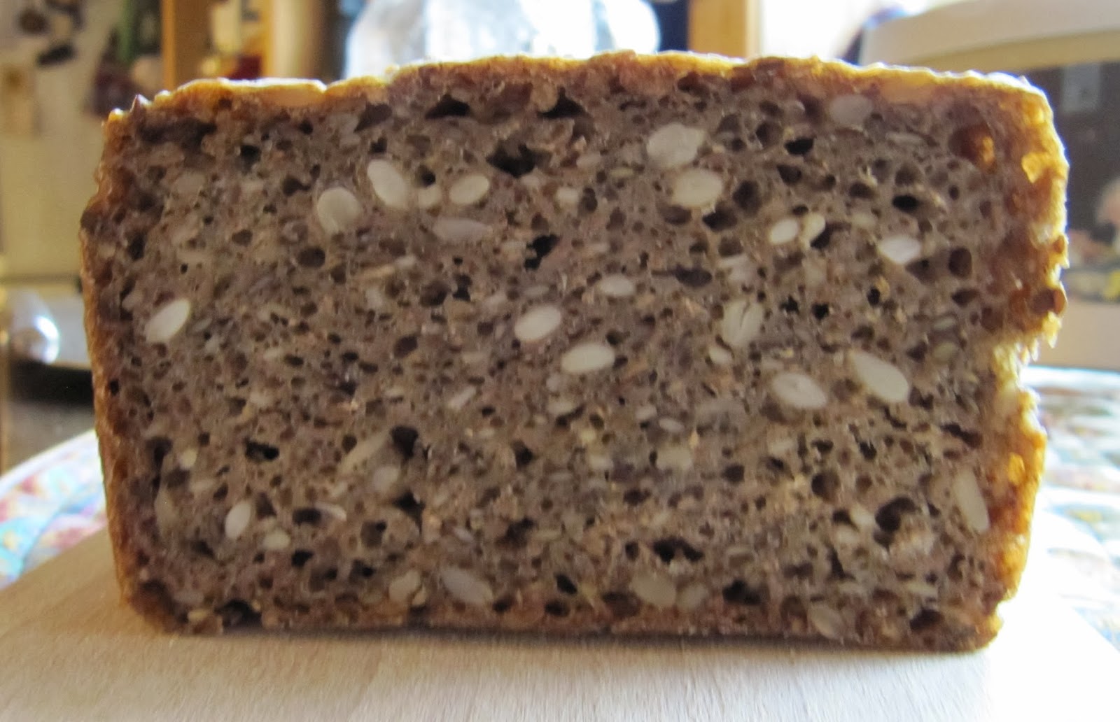 umami : Langtidshevet rugbrød med surdeig