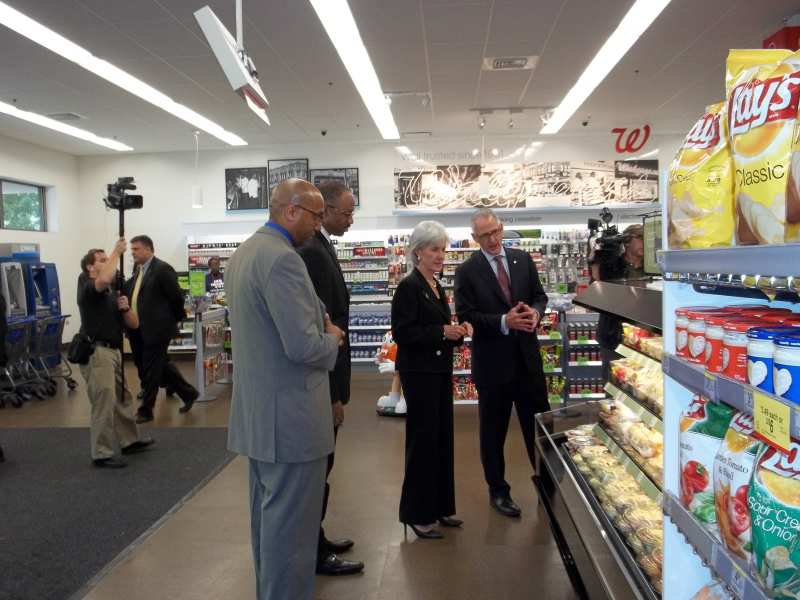 The Sixth Ward: Health and Human Services Secretary visits Walgreens