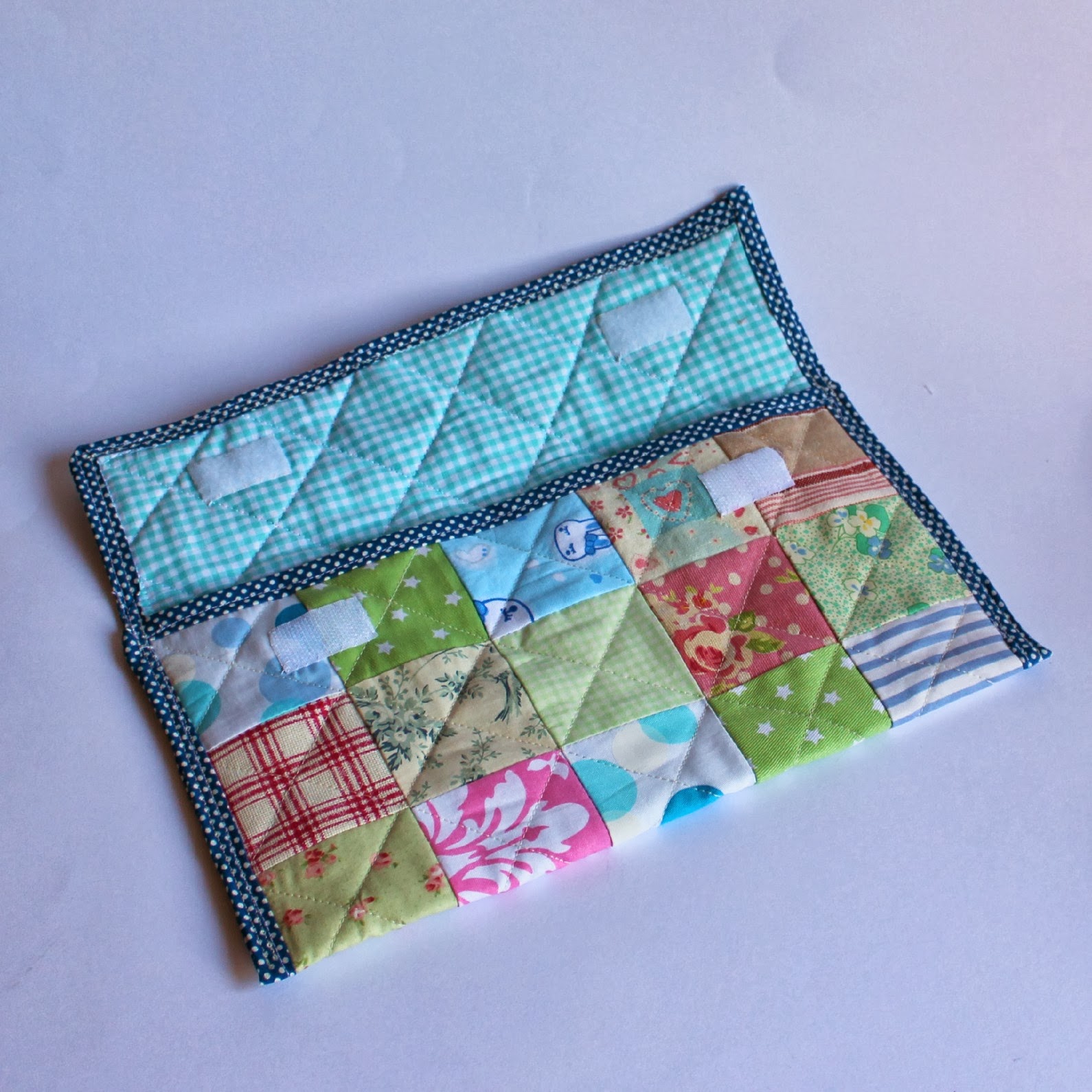Roxy Creations: Useful patchwork pouches