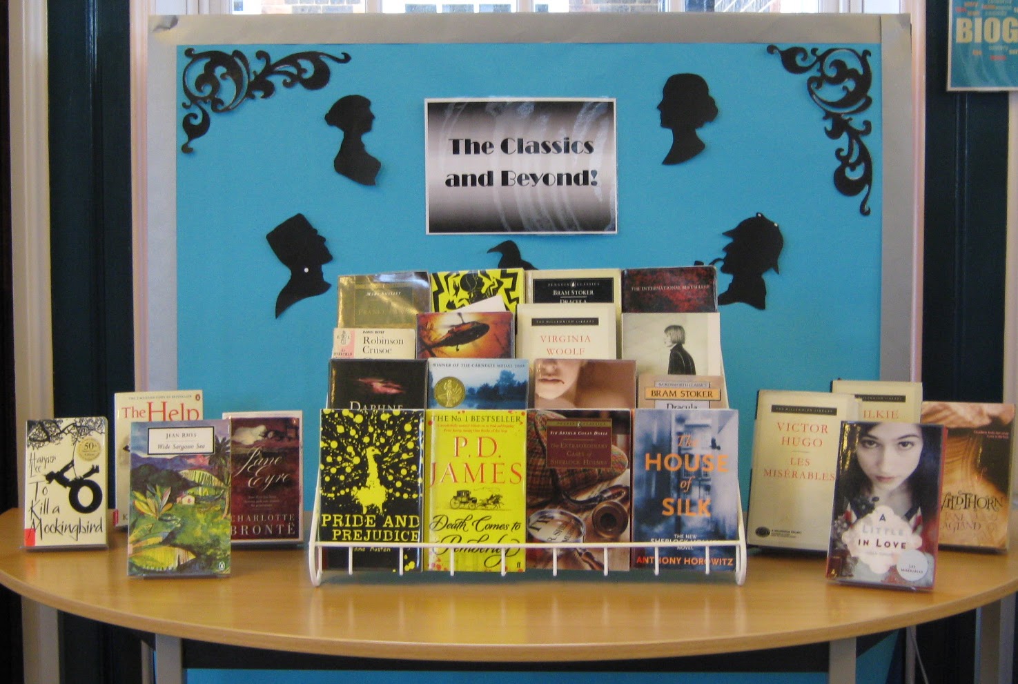 Ravensbourne School libraries : Book Displays in the Discovery and War ...