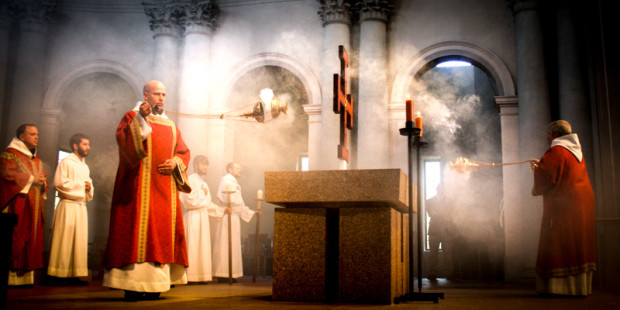 ESCUELA DE COFRADES : ¿POR QUÉ LA IGLESIA USA EL INCIENSO?