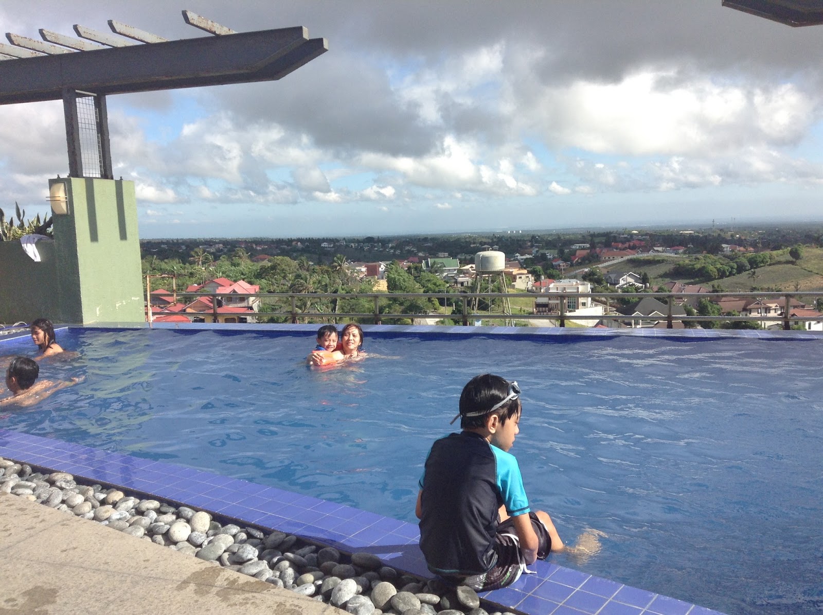 OuR adVenTuReS by nateandparish: Our Mini Vacation: One Tagaytay Place