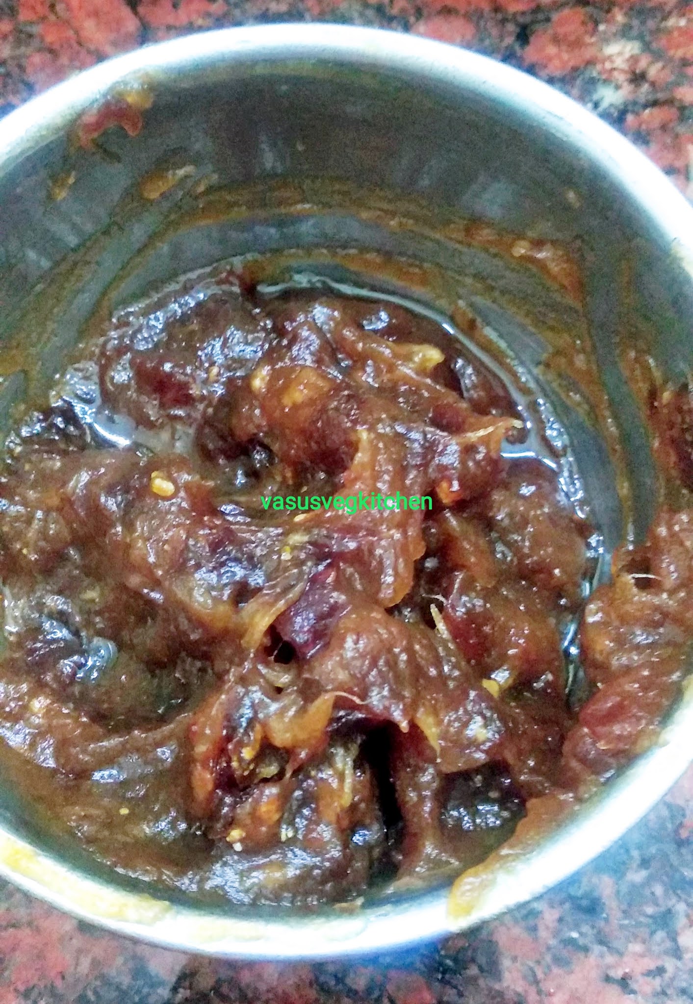 Vasusvegkitchen: Batheeth - Emirati Dates crumble Batheeth