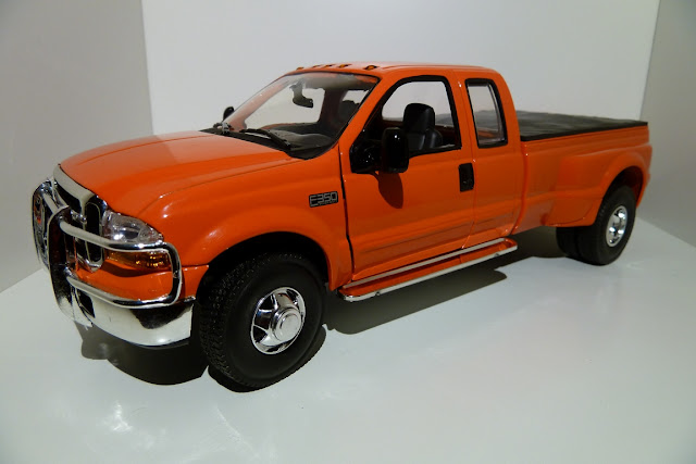 Modelli diecast 1:24 e dintorni: Ford F250/F-350 by Spec Cast