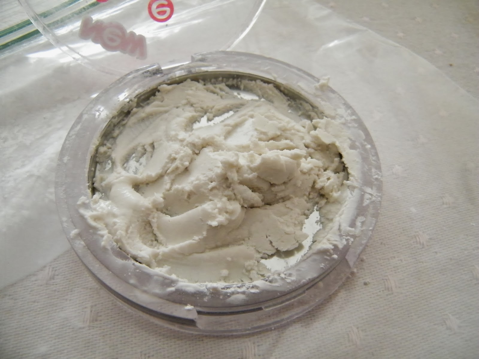 noxyism: How to Repair Cracked Powder Makeup
