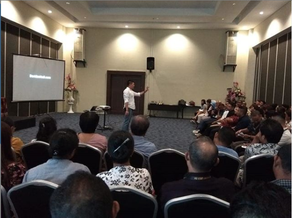 Cara Membuka Presentasi yang Baik dan Menarik | Kursus Public Speaking ... Cara Membuka Presentasi yang Baik dan Menarik | Kursus Public Speaking ...