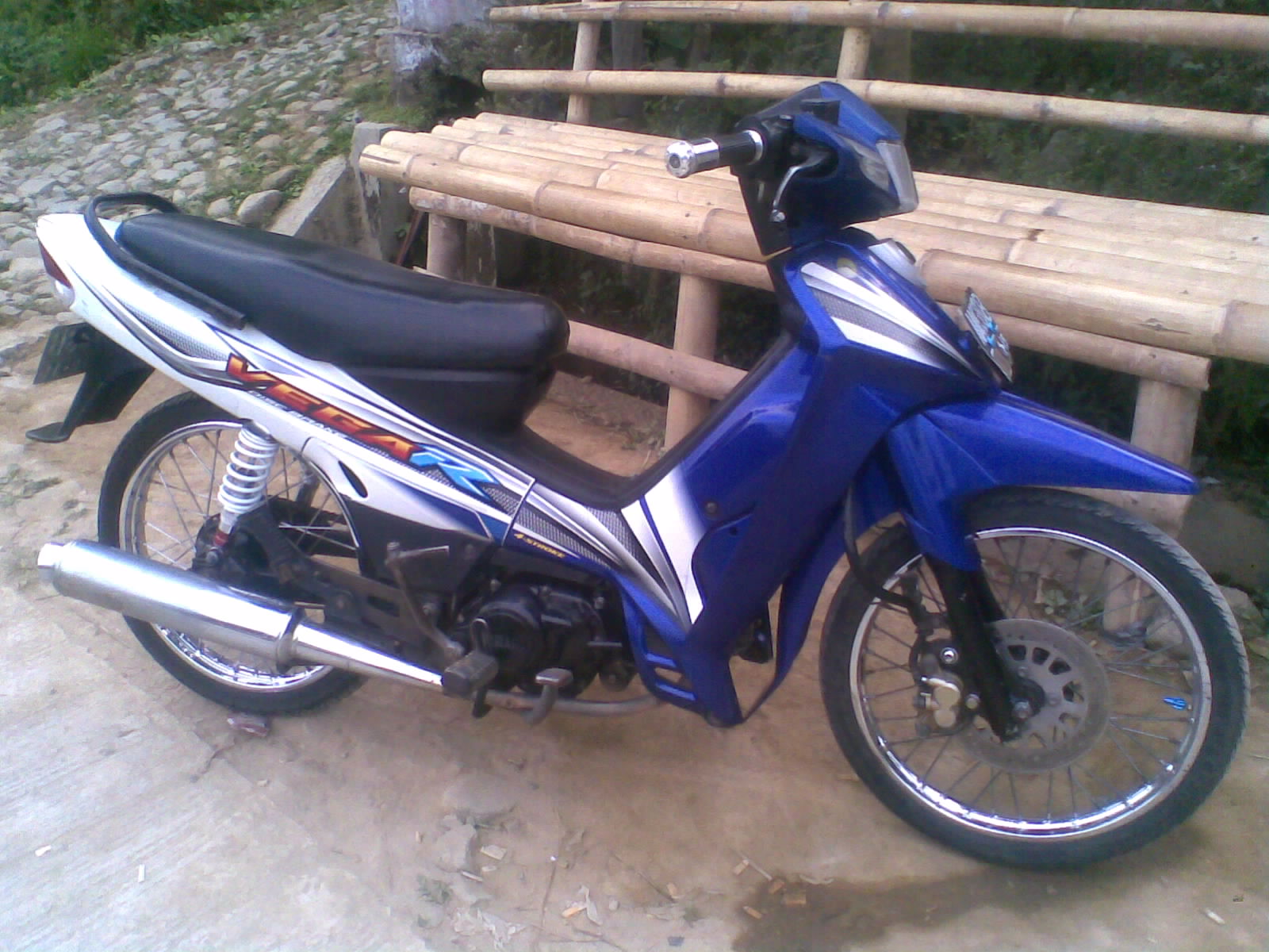 vega r 2005 biru putih ~ Zyaenal Arifin