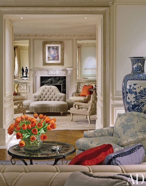 Eye For Design: Decorating With the Borne Settee