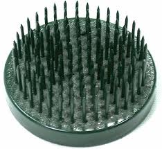 The Dainty Domestress: DIY Floral Frog for Flower Arrangements