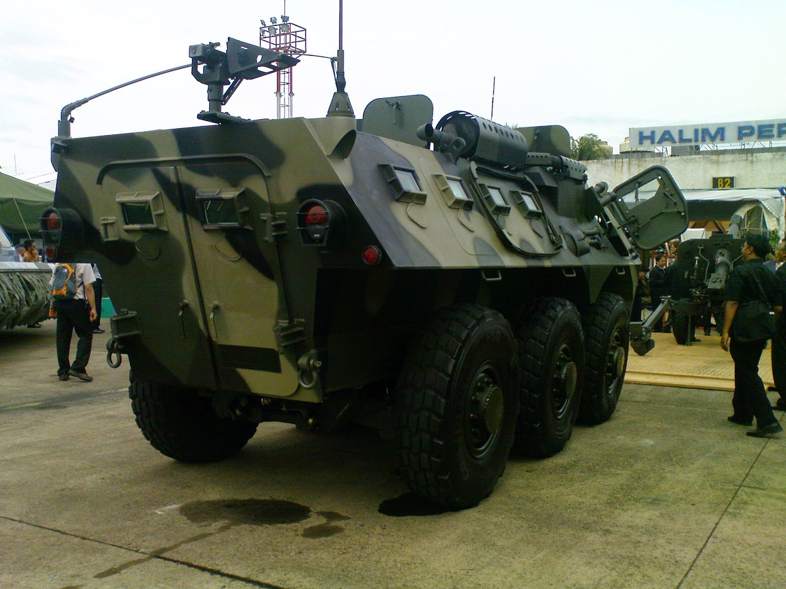 Hartawan: panser dan tank TNI AD