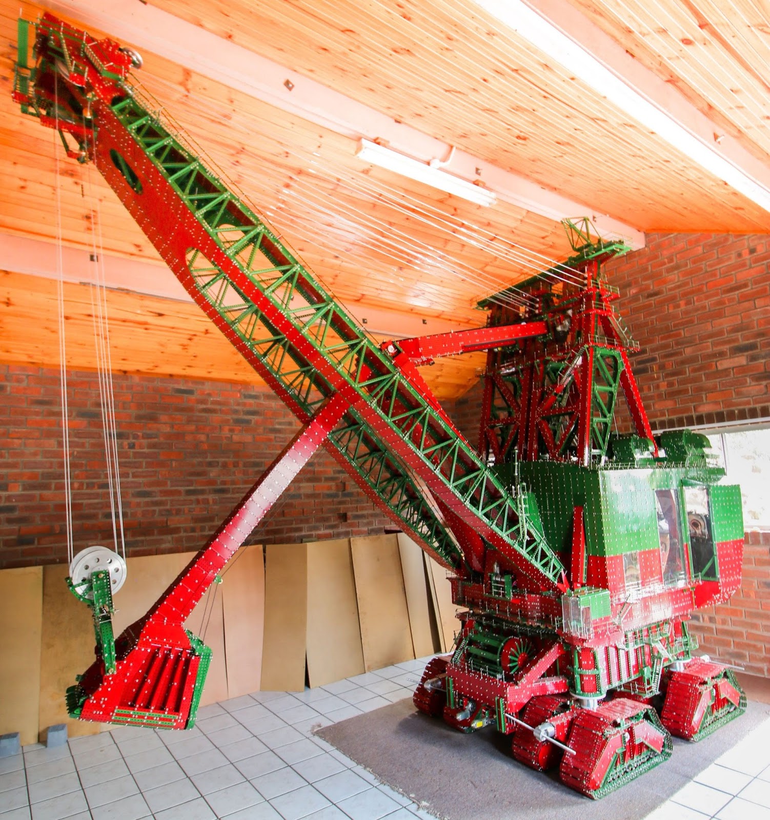 Mighty Meccano Marion 6360: Follow the construction of this ultra-large ...