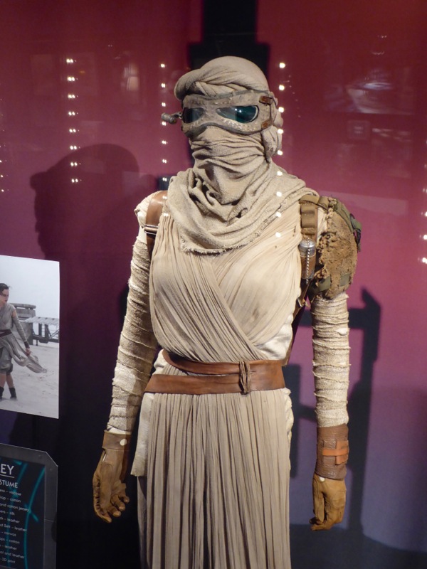 Hollywood Movie Costumes and Props: Daisy Ridley's Rey costume and BB-8 ...