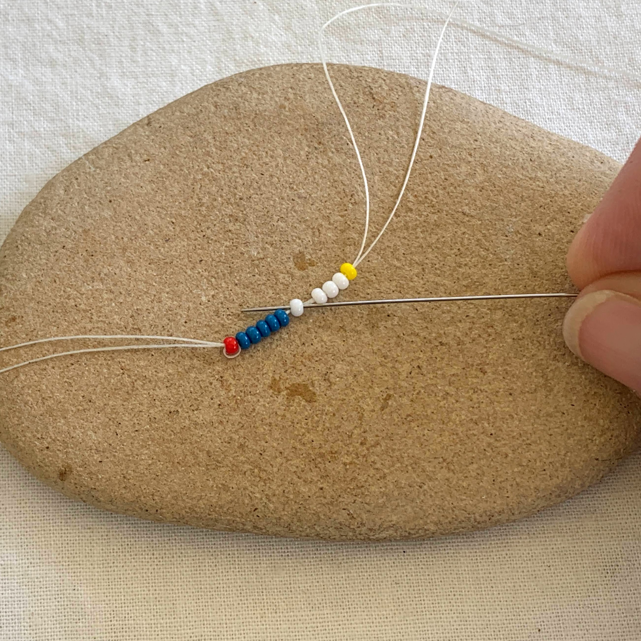 Lisa Yang Jewelry : Beaded Daisy String Tutorial