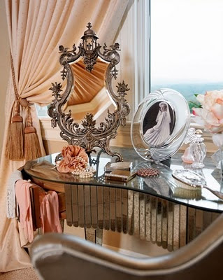 Eye For Design: Decorating With Vanity Tables