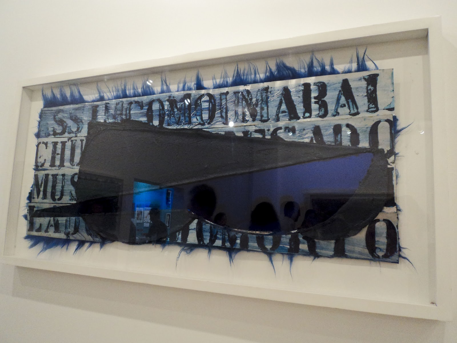 os dedos bordam movimentos: Só Lâmina de Nuno Ramos