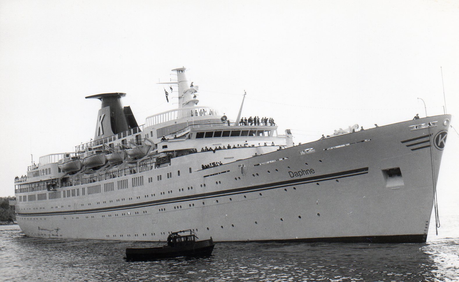 SHIPS & THE SEA - BLOGUE dos NAVIOS e do MAR: DAPHNE back in 1975