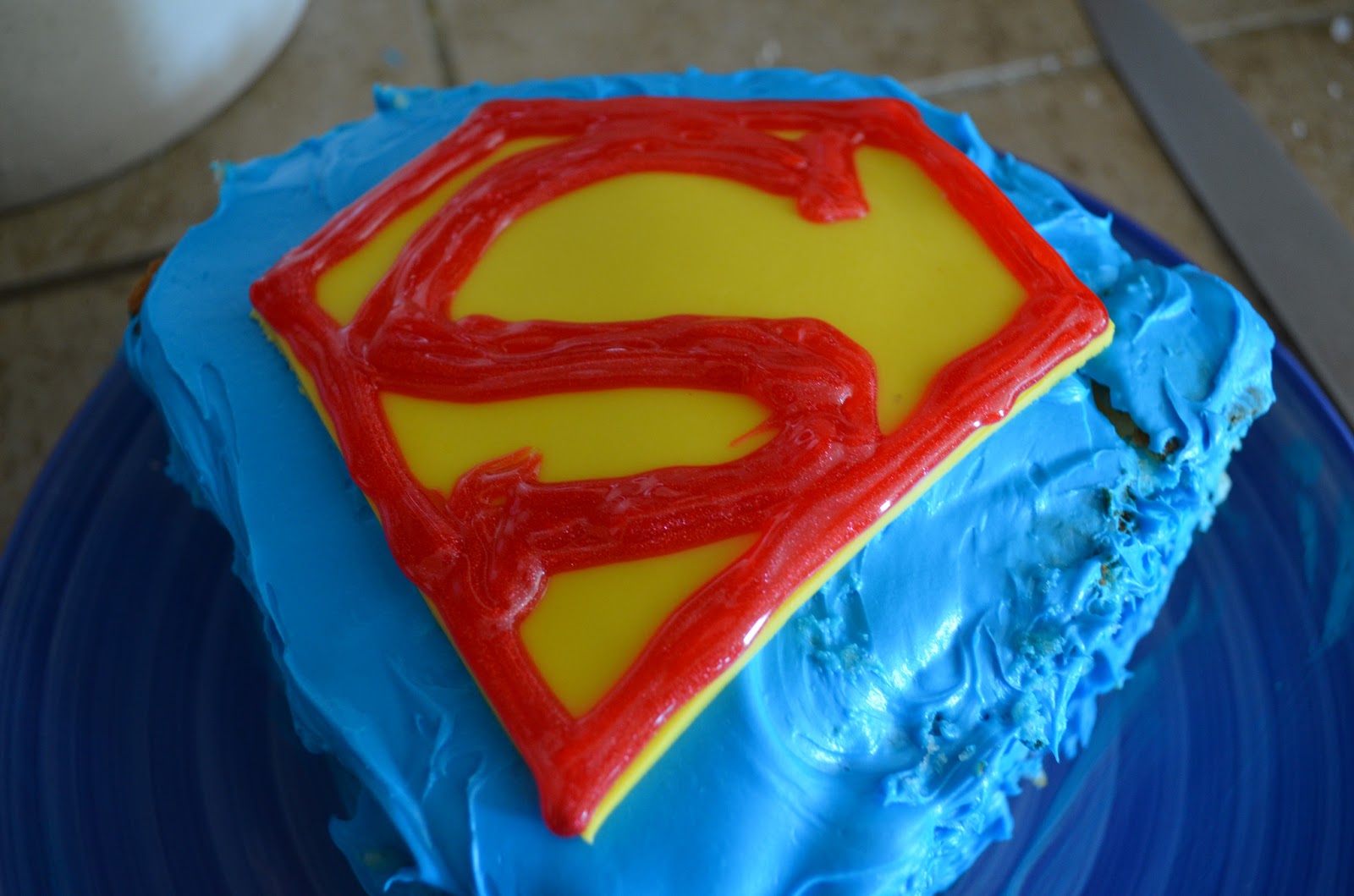 Crafty Mom of 3: DIY Easy Superman Cake