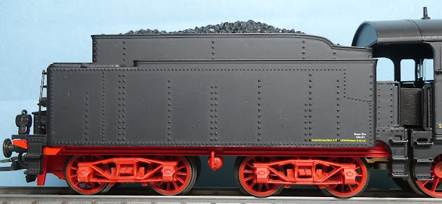 ドイツ国鉄 DRG 急行用旅客用蒸気機関車 BR 18.1 137号機 (ROCO 43218)