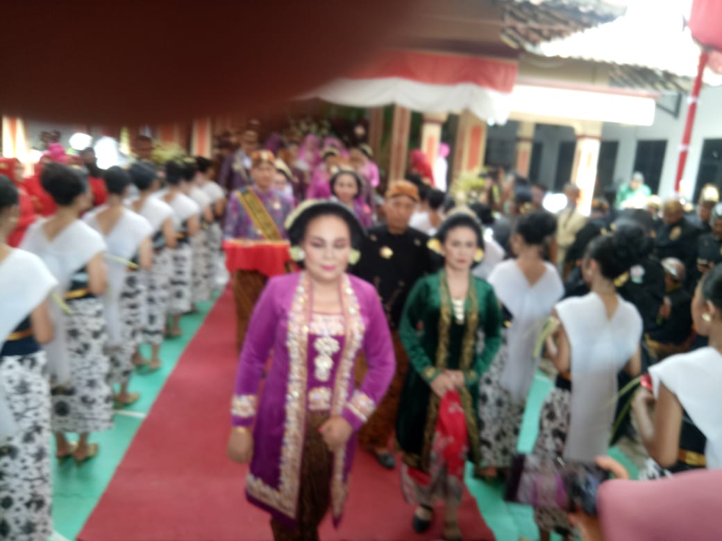 Prosesi Adat Kirab Boyong Grobog, Dalam Rangka Peringatan Hari Jadi Kabupaten Grobogan yang Ke ...