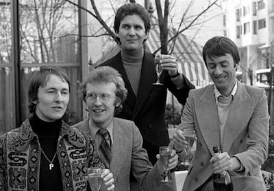 Avengers in Time: 1975, Music: "Sailor"