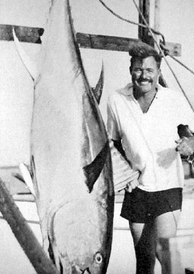 20 Amazing Photographs of Ernest Hemingway Posing With Big Fishes ...