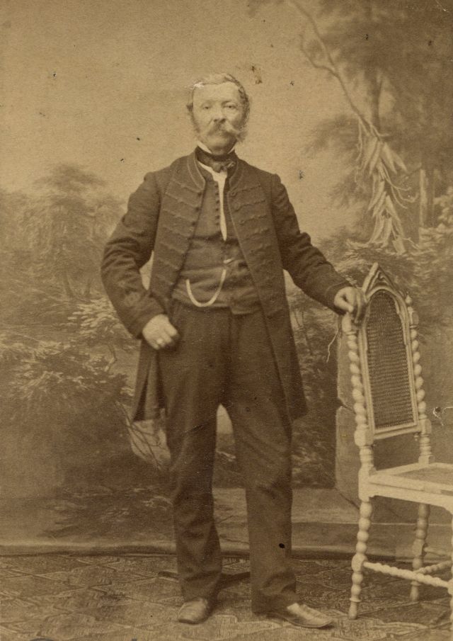 45 Amazing Photos Capture Victorian People Posing With Painted ...