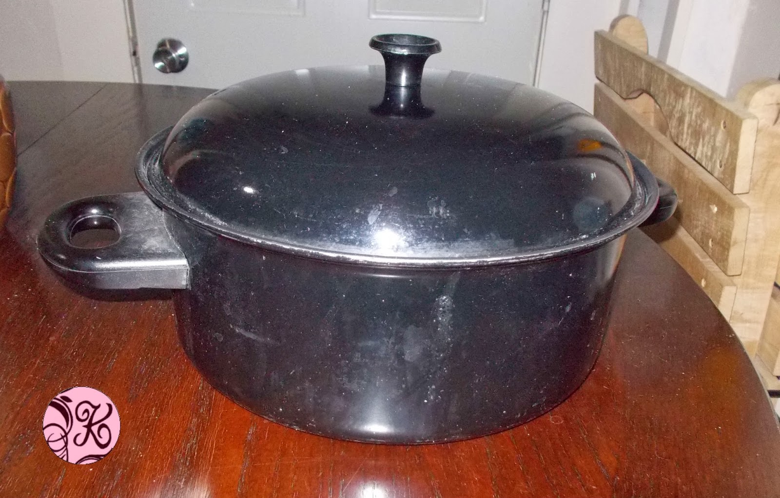 The Life of Miss Kneesh: DIY Pot Lid Clock