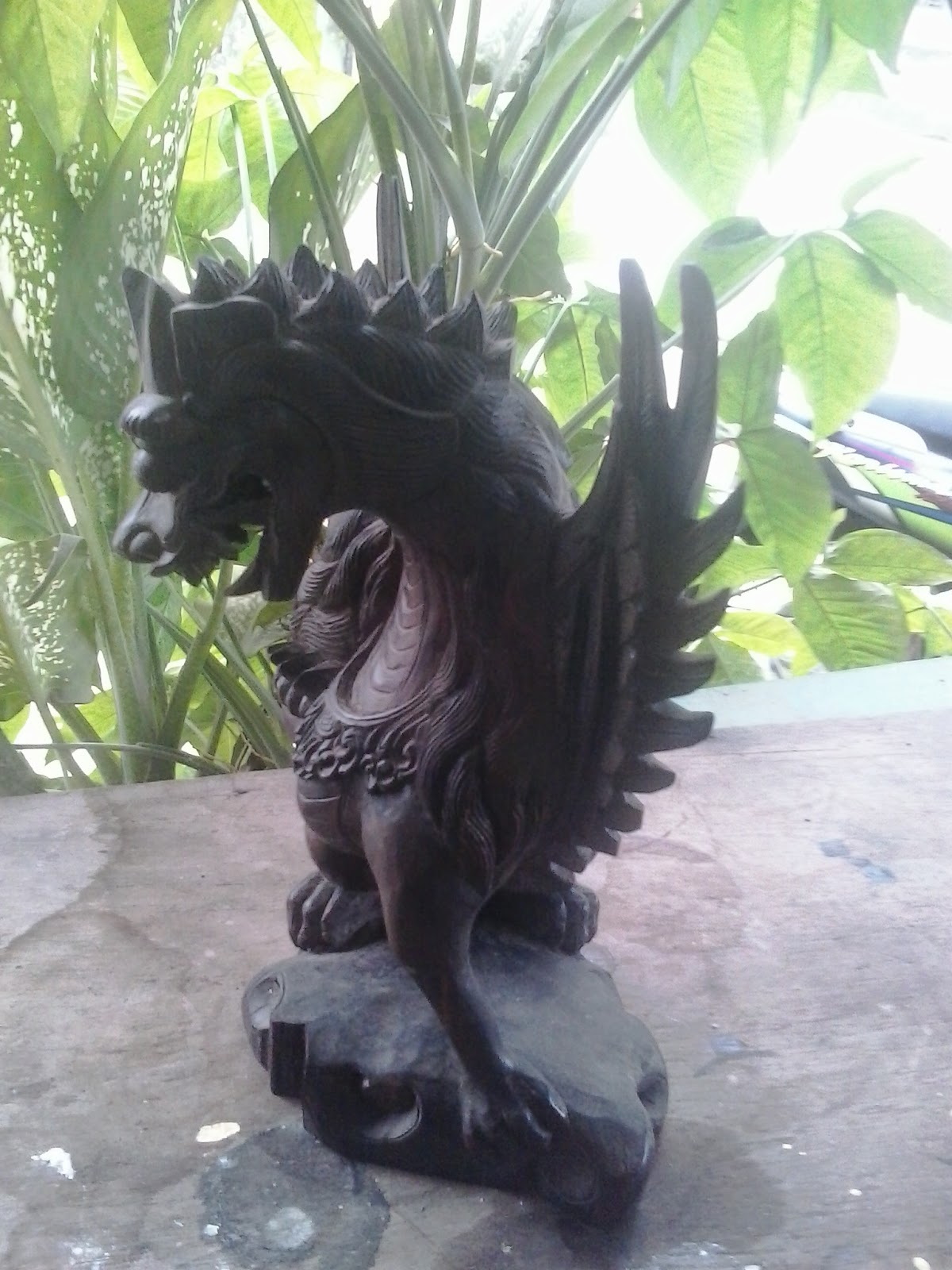 Tunggak Jati Art: patung kayu eben