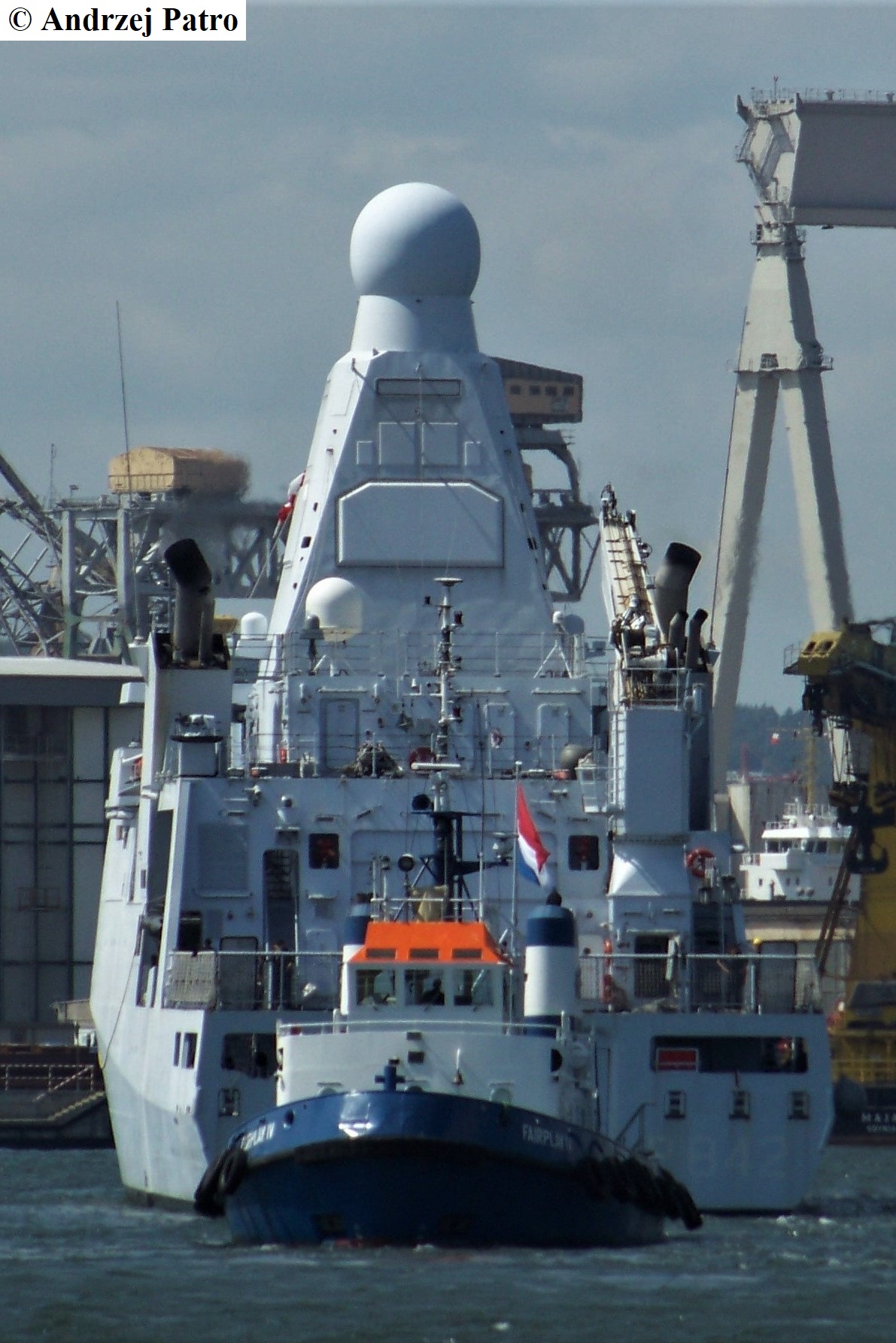 W obiektywie shipspottera czyli z migawką nad portową sadzawką: Z cyklu ...