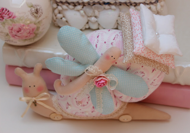 Vicky und Ricky: Summer Tilda Snail in Shabby Chic Style