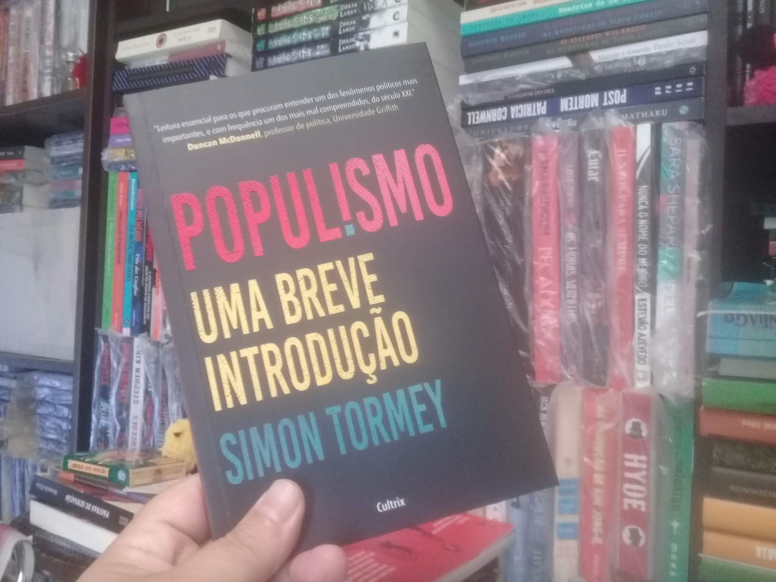 RESENHA: Populismo, uma breve introdução, de Simon Tormey