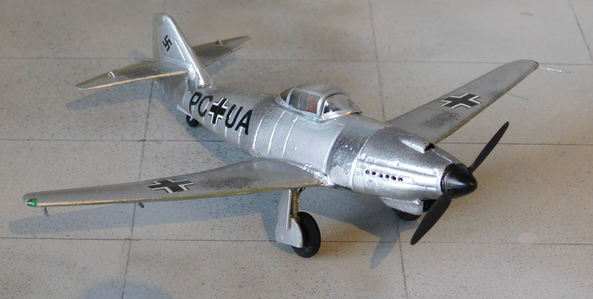 Happyscale-Modellbau: Messerschmitt Me 262 V1 (Prototyp) - airmodel 1/72