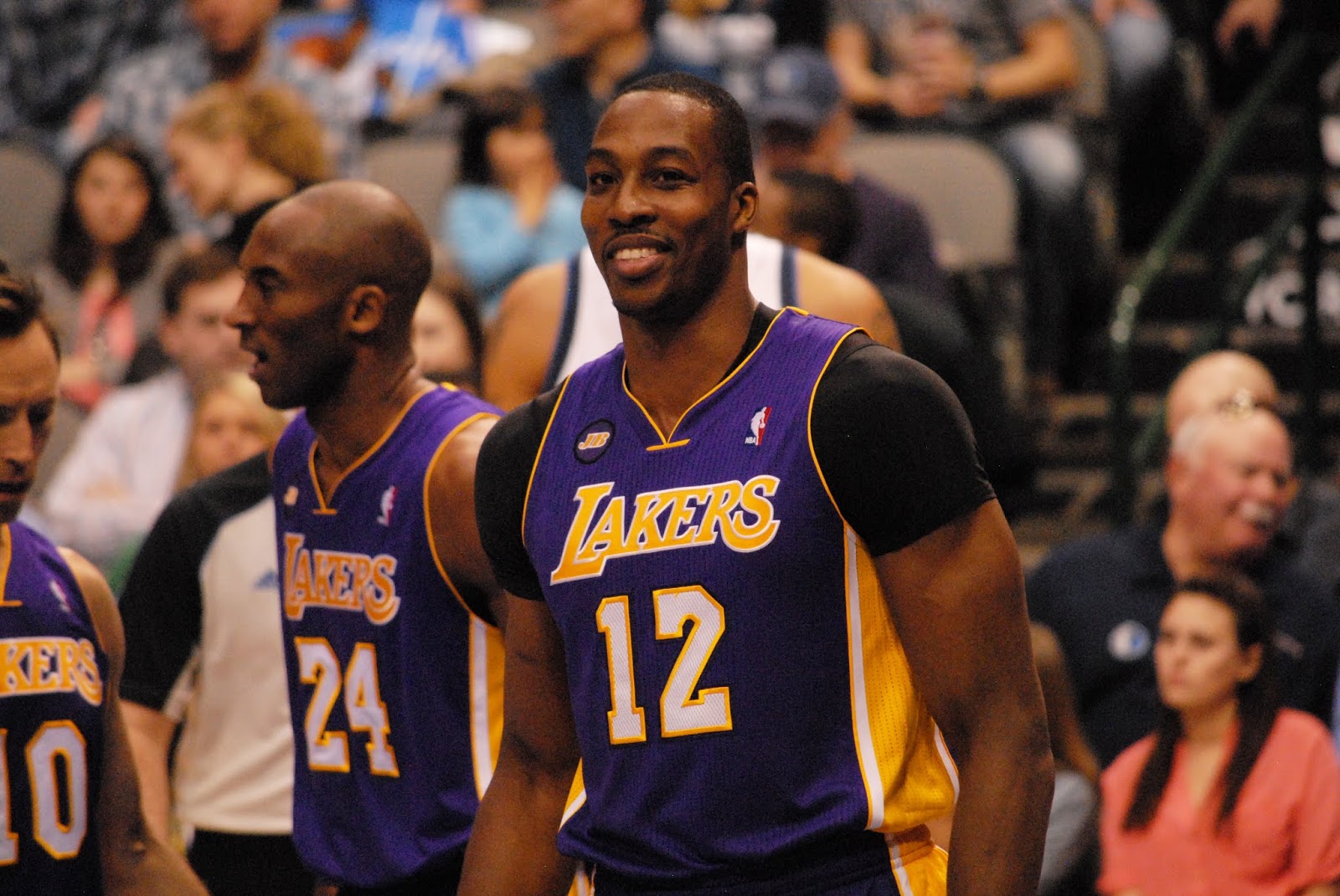 Dwight Howard Officially Reunites with his former Team Los Angeles ...